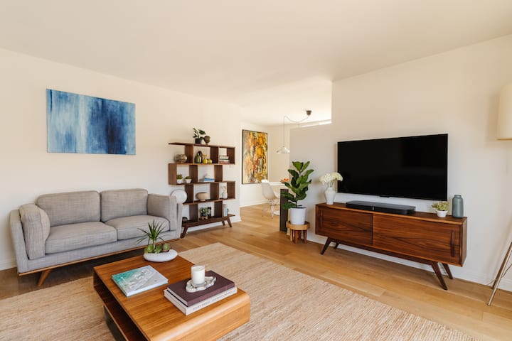 Luxe Venice Beach Living- Steps To The Sand - Venice Beach, CA