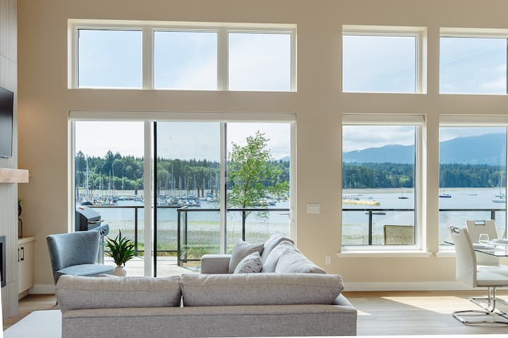 A Coastal Love Story / Signature Summer Stay - Hornby Island