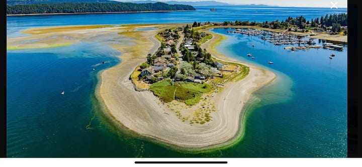 Escape To Whispering Waves & Oceanfront Breezes - Hornby Island