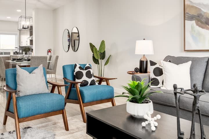 Mega 9-bed Retreat | 2 Kitchens • Ac • Bbq •Garage - Alberta