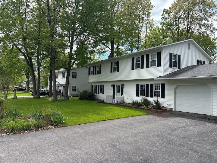 Spacious And Convenient Home In South Burlington - Burlington, VT