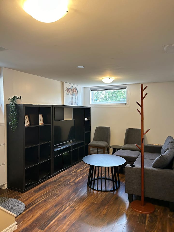 Bright 2-bed Basement In Quiet North York Area - Ontario