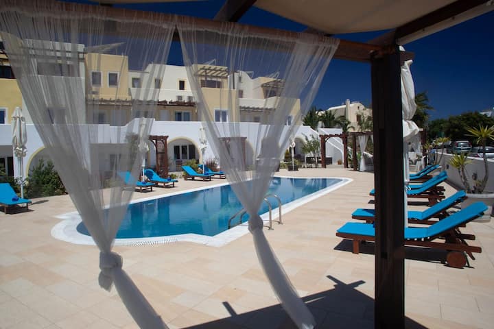 Arlene Suites - 6 Junior Rooms - Santorini