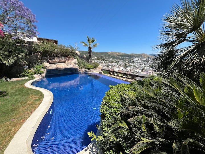 Villa With Private Pool And Sea View In Bodrum - Bodrum