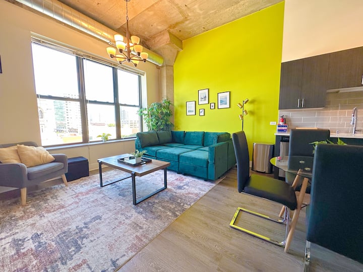 Spacious 2br Unit Skyline View | Walk To Mccormick - Chicago, IL