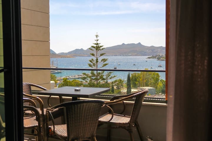 Deniz Manzaralı Daire 1+1 Havuzlu - Bodrum