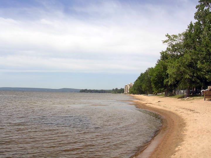 Beachfront Room In 5-room Lakehouse - North Bay