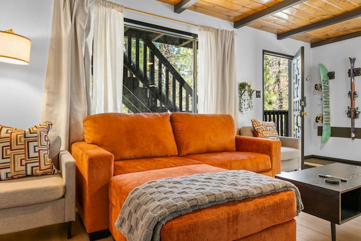 Luxury Studio Escape | Trails, Views & Relaxation - Big Bear City