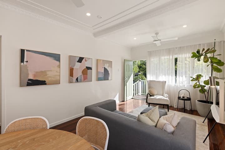 Large 4 Bedroom Family Home 1km From Brisbane City - Brisbane