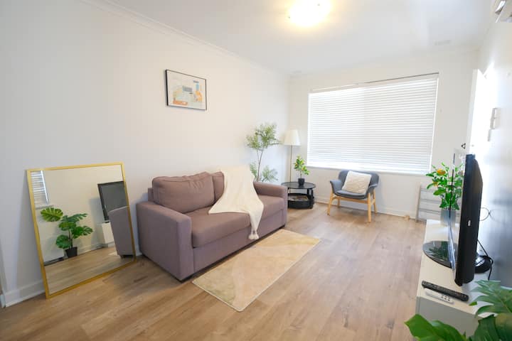 5 Beds House Parking Nr Airport - Perth