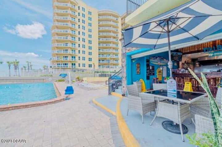 3 Oceanview Studios Connecting W/pool, Tiki Bar - Daytona Beach, FL