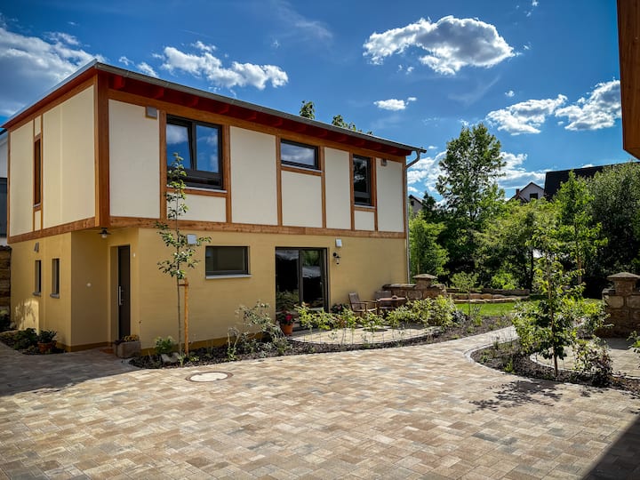 Magnolie - Haus Mit Sauna, Garten & Bachplätschern - Ebern