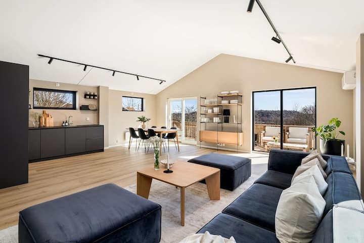 Fin Enebolig Med Hage - Norvegia