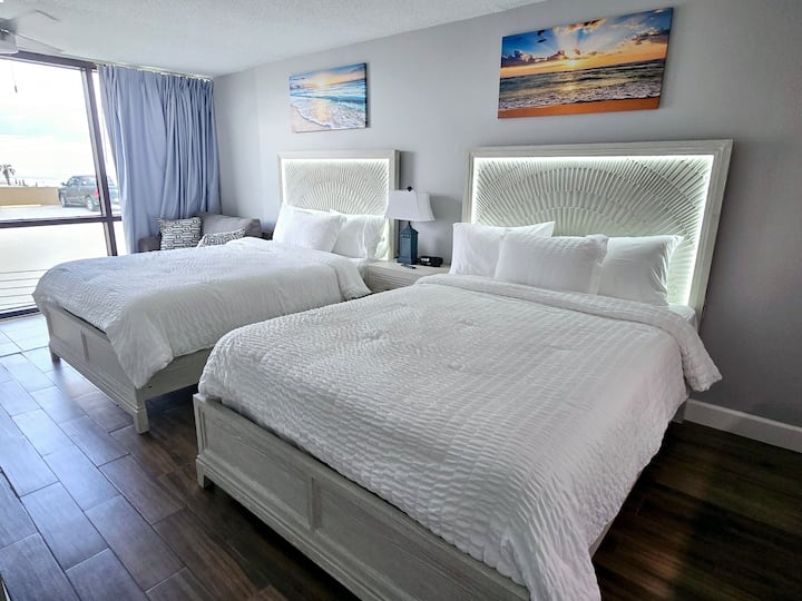 Oceanview 2 Studios Adjoining W/pool, Kitchenettes - Daytona Beach, FL
