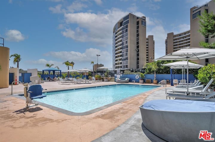 * Stunning Luxury Marina Condo With All Amenities* - Marina del Rey, CA
