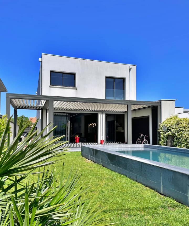 Modern Villa With Pool - Bordeaux
