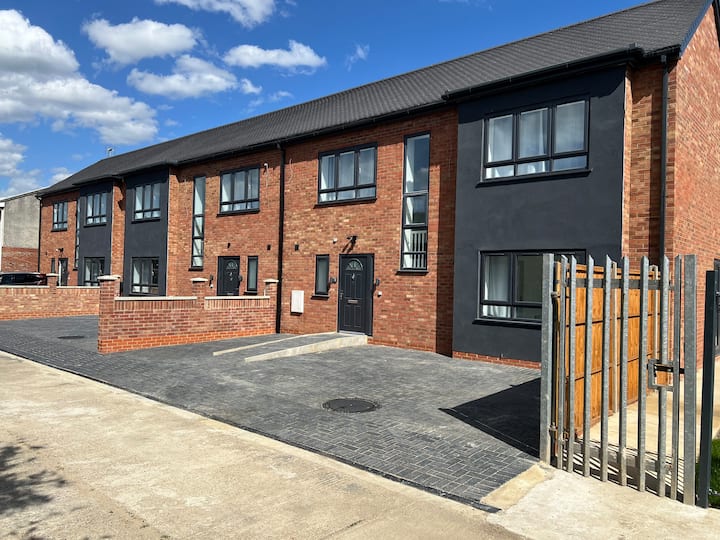 Perfect Contractor House/3 Free Parking/3 Showers - Enfield, UK