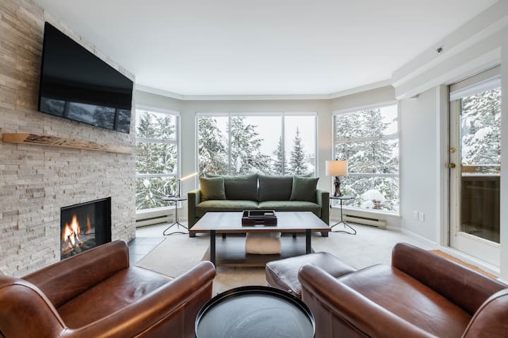 Slopeside Chic 2br/2ba Ski-in/out W/hot Tub & Pool - Whistler Blackcomb