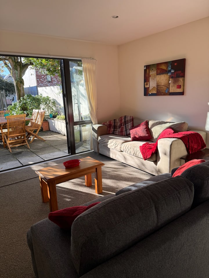 Central City Gem, Patio Garden And Garage Parking - Christchurch