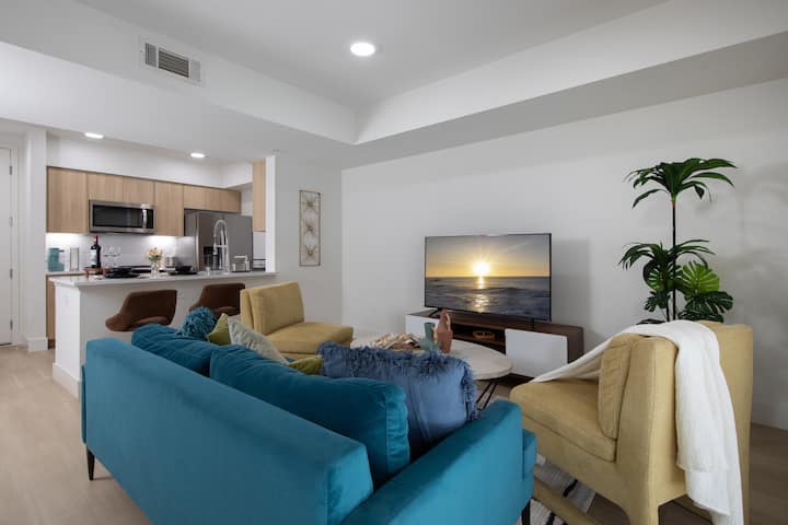 High-end 1br Oasis | Walk To Ocean & 3rd Street - Santa Monica, CA
