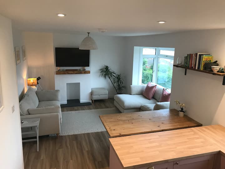 Coastal Retreat With River View - Appledore