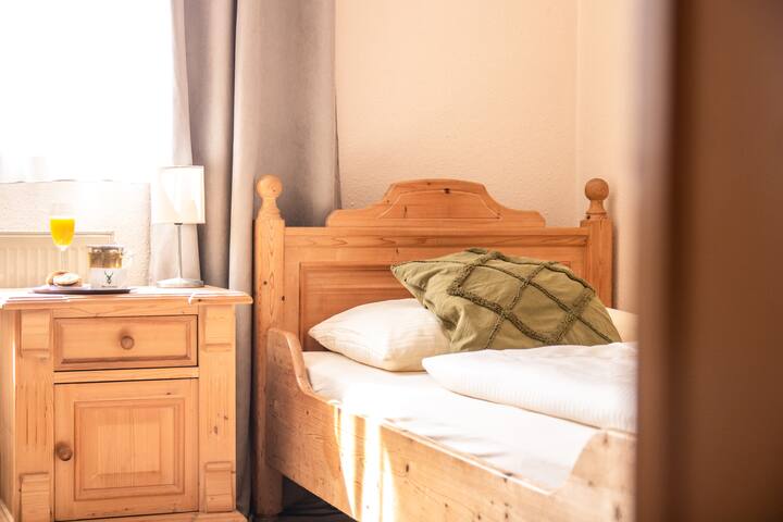 Twin-bed In Pension Würmtalhof - Munich