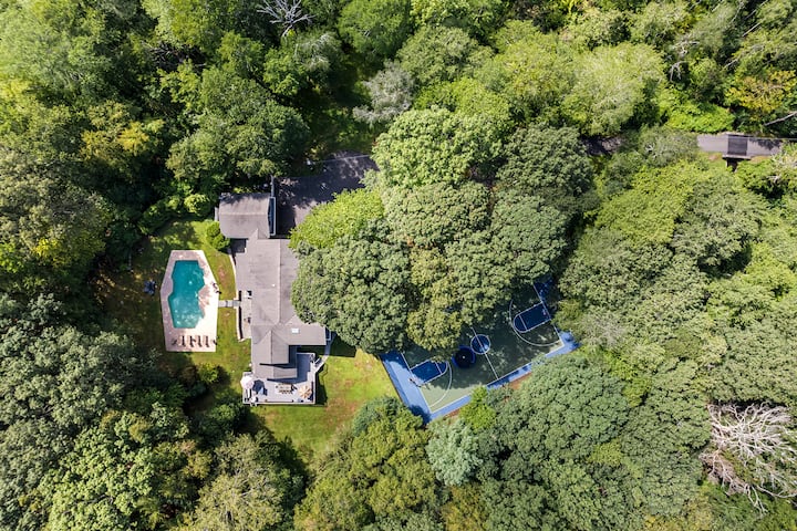 Dream Home W/ Pool & Basketball Court On 3 Acres - Weston, CT