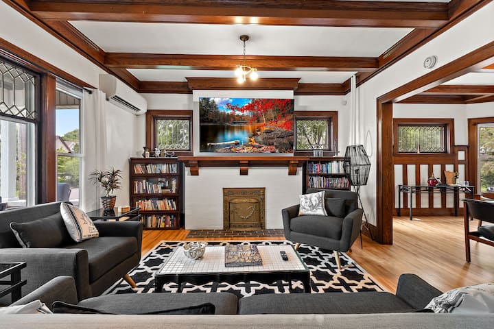 North Warren ‡ Luxury Bathing, King Bed, 3 Bedroom - Minneapolis, MN