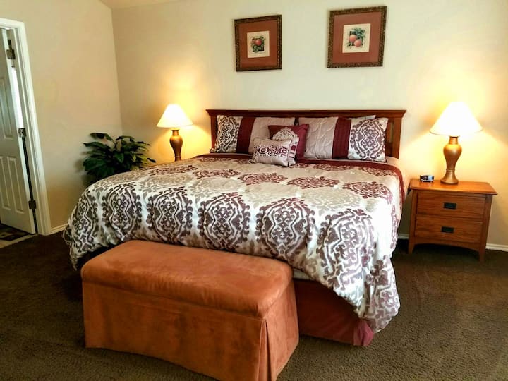 Spacious Sea World Hm, Pool, Lackland, Riverwalk - San Antonio, TX