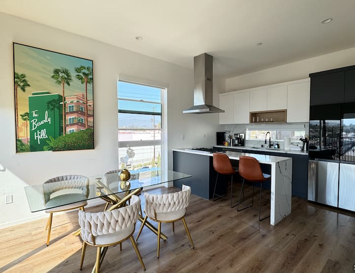 La 4 Bed Townhome W/parking - Los Angeles, CA