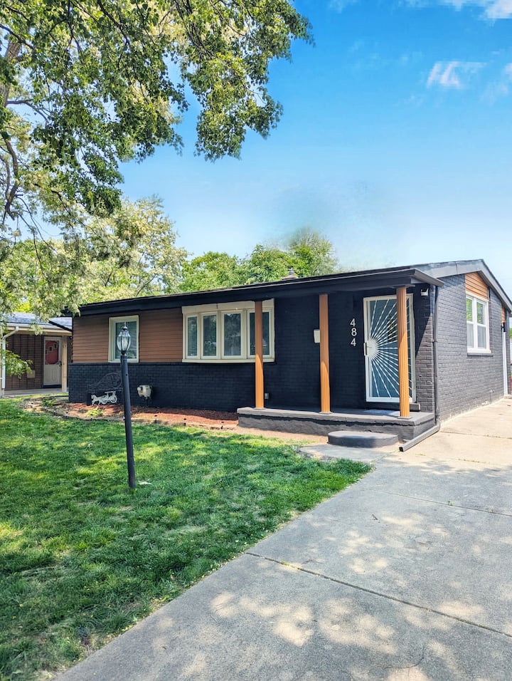 Modern Design Ranch In Pontiac - Auburn Hills, MI