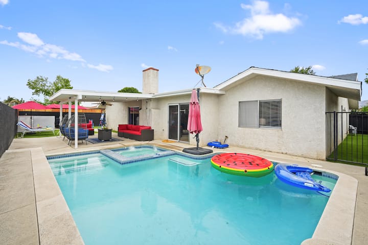 Hot Tub, Pool, Fire Pit & Game Room - Hemet, CA