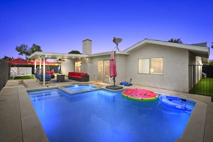 Hot Tub | Pool | Firepit | Game Room - Hemet, CA