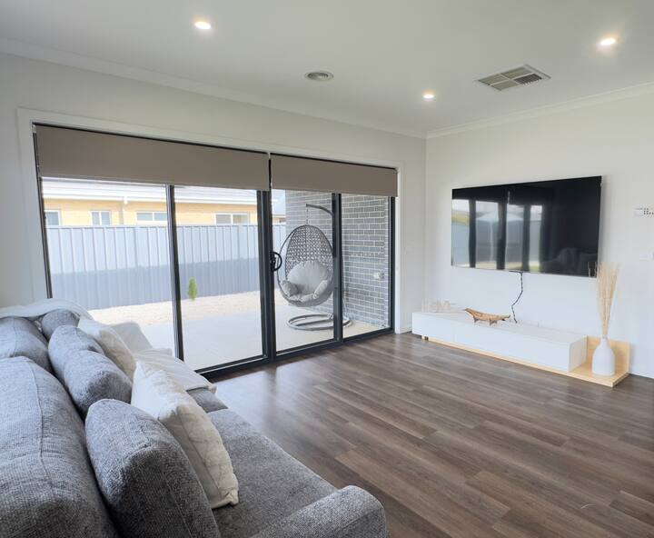 Brooklyn Haven

Home In Thurgoona, Albury, Wodonga - Albury