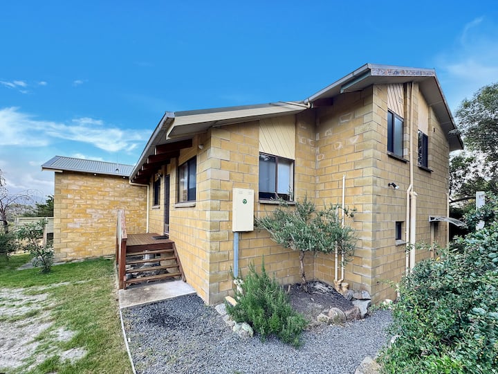 High On Coffey - Binalong Bay - Pet Friendly - St Helens
