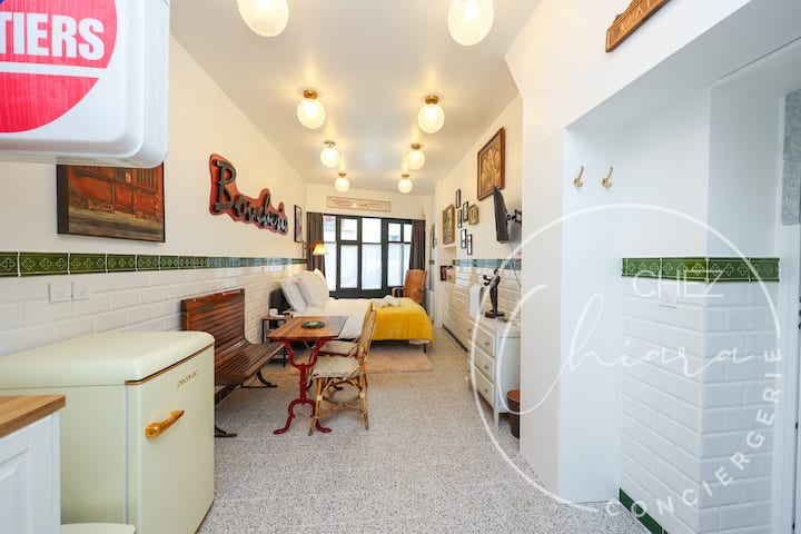 Paris Retro Bistro Escape – Authentic & Cozy - Paris 13e Arrondissement