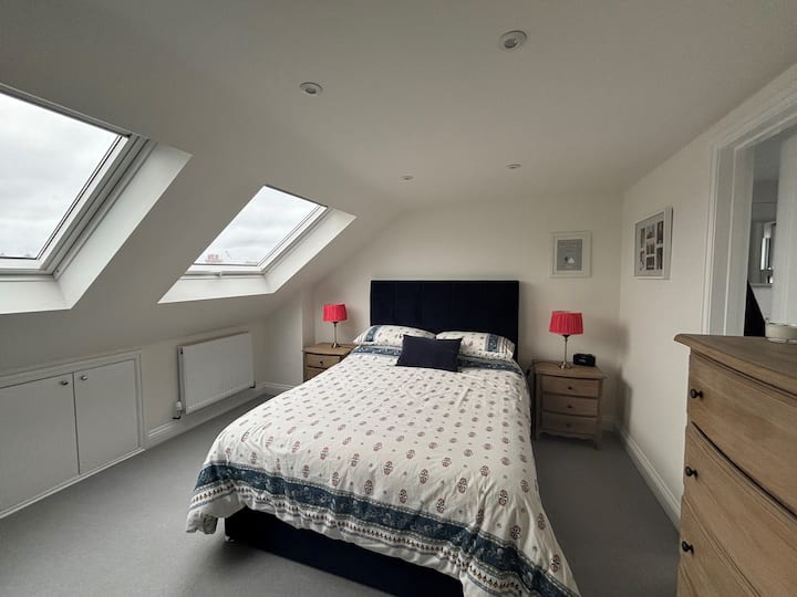 3 Bed / 2 Bath House - Brentford