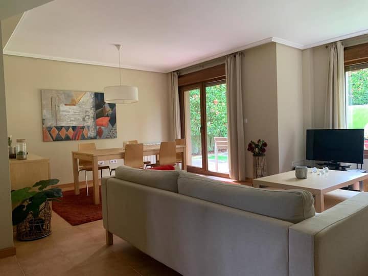 Precioso Adosado En Urbanización Con Campo De Golf - Cabanas