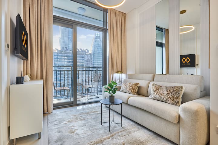 High Floor Stay With Dubai Skyline Views + Pool - Dubái