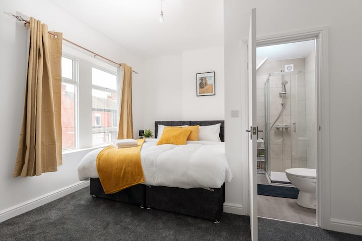 4 Bedroom House-liverpool Free Parking & Free Wifi - Liverpool