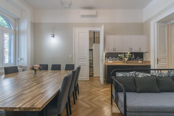 Heart Of Budapest With Beertap - Budapest