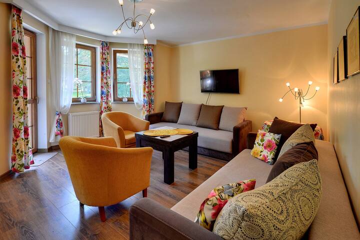 Przemysłowa 18a | Viennese Apartment | Parking - Karpacz
