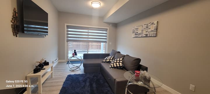 New Build By 69 St Train Station, 30min Downtown - Calgary