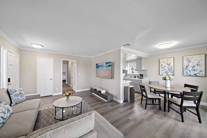 Contemporary 2br Apartment - 5 Miles To Disney. - Placentia