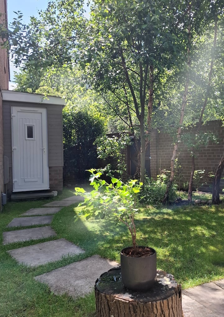 City Buzz, Relaxing, Quiet Room In A Peaceful Home - Edimburgo