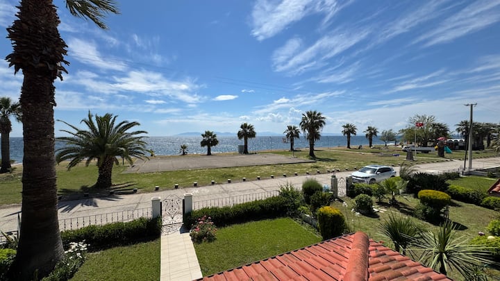 Denize Sıfır Bahçeli Villa - Dikili