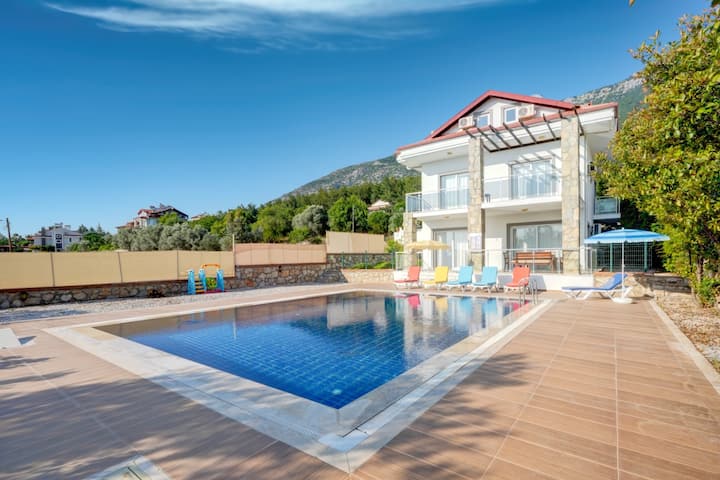 Fethiye ÖLüdeniz De Büyük  Havuzlu Müstakil Villa - Fethiye