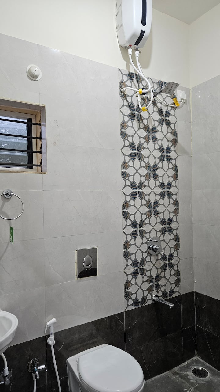Cozy And Bright Terrace Room - Dharwad