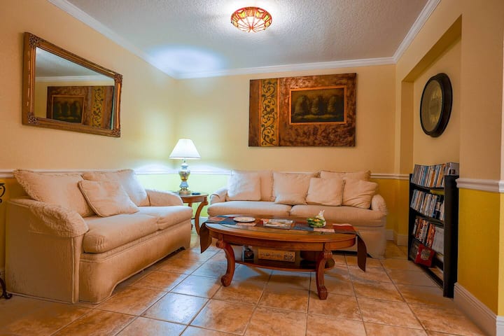 2 Suites 4 Beds 8 Guest Safe & Quiet Town Center - Vero Beach, FL