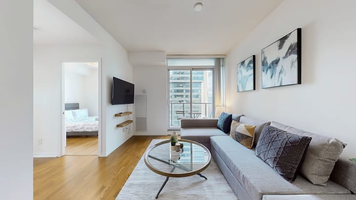 Modern Condo 2br 2ba With Balcony And Free Parking - Toronto